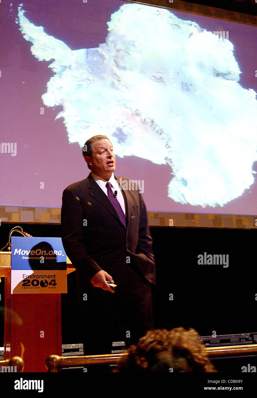 AL GORE SPEAKING ON GLOBAL WARMING AT THE BEACON THEATRE IN NEW YORK ...
