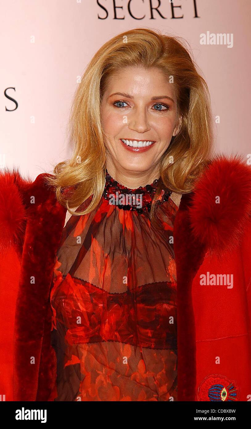 K34104AR.VICTORIA'S SECRET'S FASHION SHOW (ARRIVALS) FEATURING TODAY'S ...