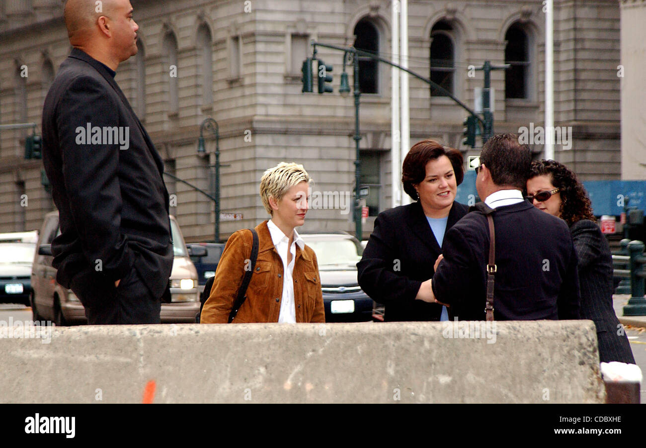 K34005AR .ROSIE O'DONNELL WITH HER PUBLICIST CINDI BERGER ARRIVING AT ...