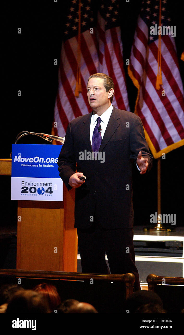 AL GORE SPEAKING ON GLOBAL WARMING AT THE BEACON THEATRE IN NEW YORK ...