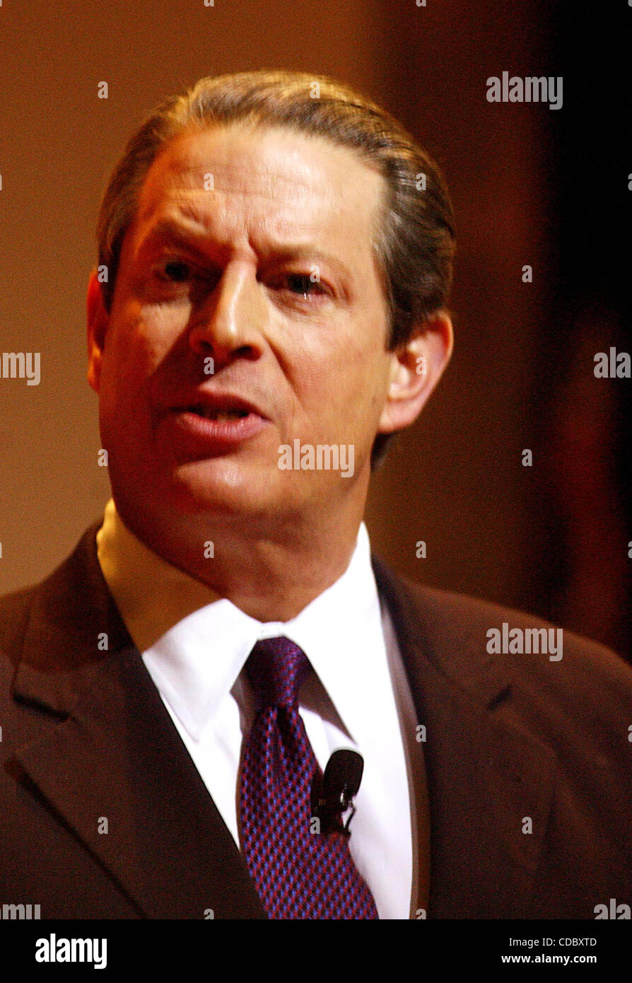AL GORE SPEAKING ON GLOBAL WARMING AT THE BEACON THEATRE IN NEW YORK ...