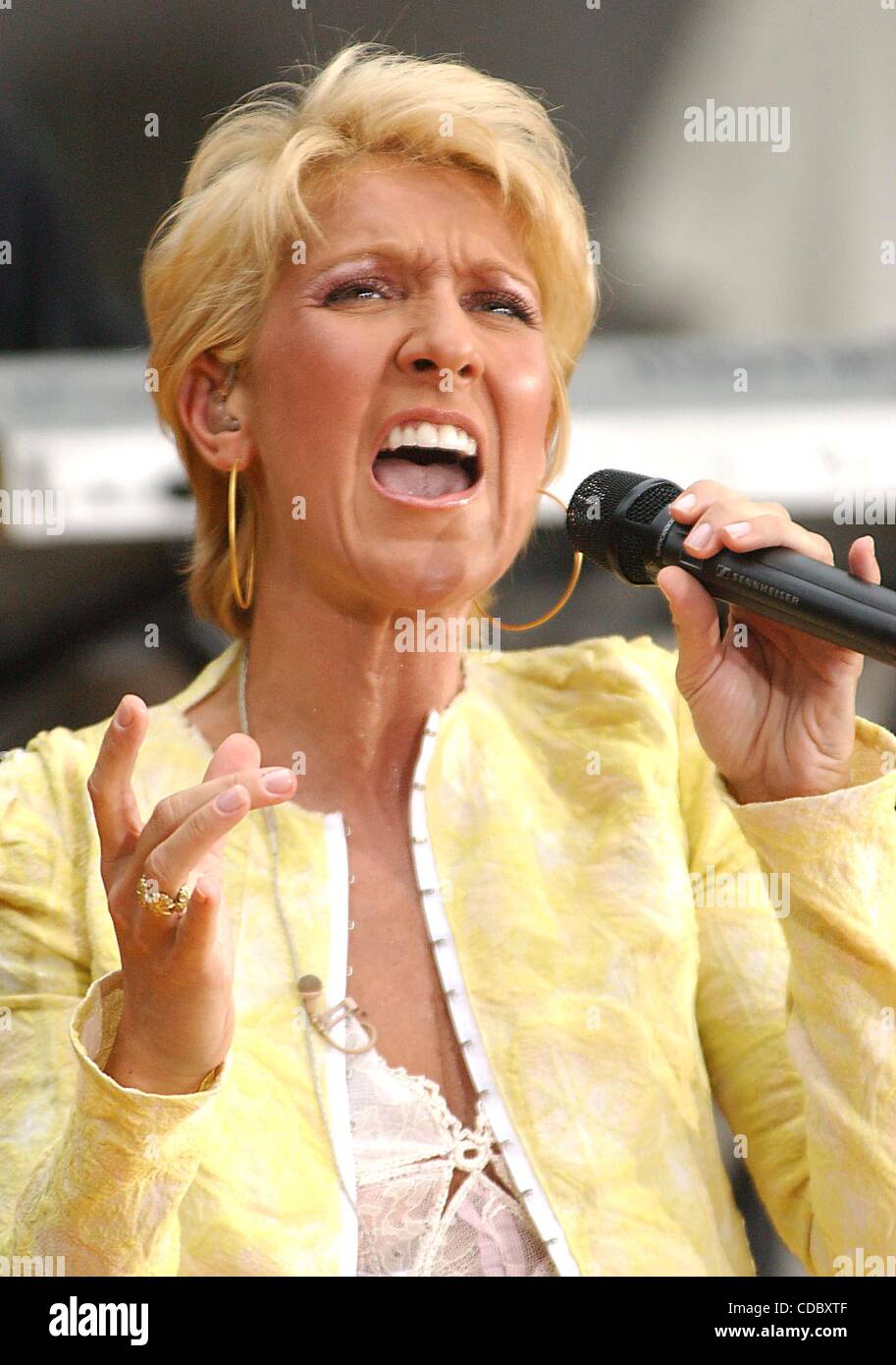 K31676AR. SD07/10/2003..CELINE DION PERFORMS ON NBC TODAY SHOW AT ...