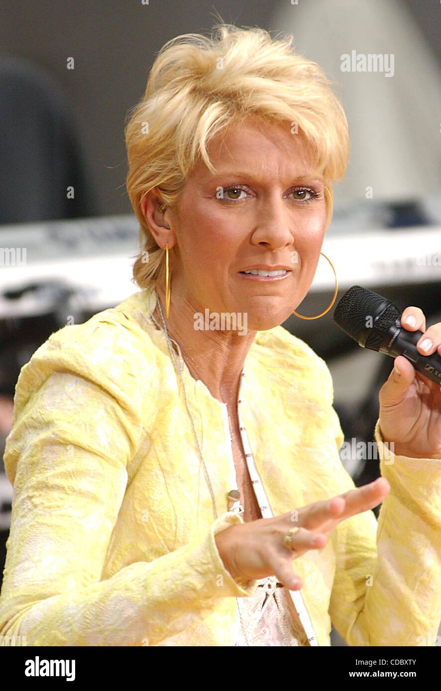 K31676AR. SD07/10/2003..CELINE DION PERFORMS ON NBC TODAY SHOW AT ...
