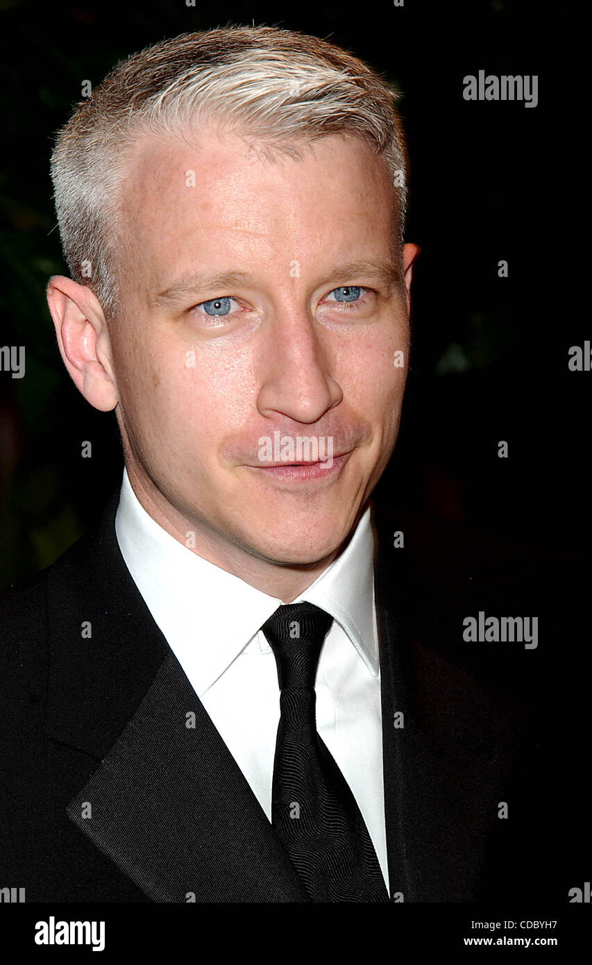 K37002AR.2004 WHITE HOUSE CORRESPONDENTS DINNER AT THE WASHINGTON ...