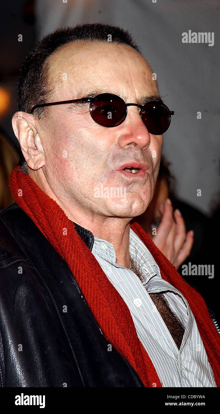 Dan hedaya hi-res stock photography and images - Alamy