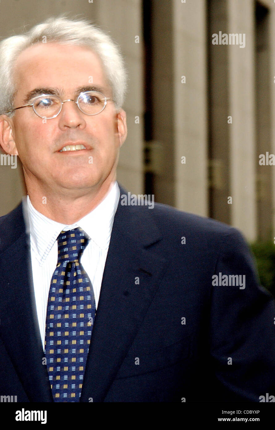 K33924AR.ROSIE O'DONNELL WITH HER PUBLICIST CINDI BERGER ARRIVING AT NY ...
