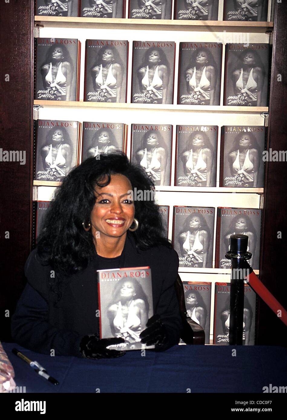 L6897AR.DIANA ROSS AUTOGRAPH PARTY FOR NEW AUTOBIO ''SECRECT OF A ...