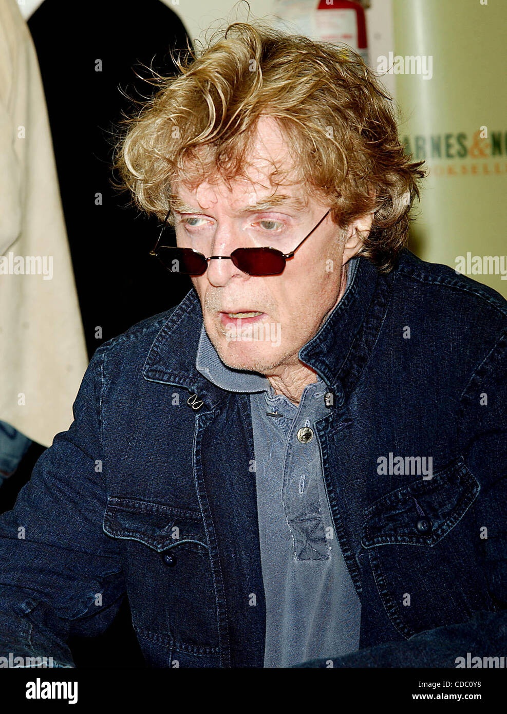 K36889AR.DON IMUS AND WIFE DEIDRE SIGN'S COPIES OF ''THE IMUS RANCH ...