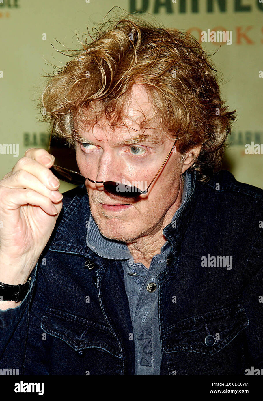 K36889AR.DON IMUS AND WIFE DEIDRE SIGN'S COPIES OF ''THE IMUS RANCH ...