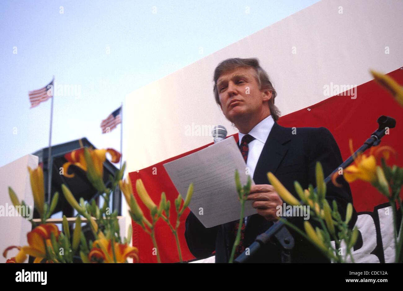 L6143AR.FINAL COMPETITION FOR ''THE FACE OF NEW YORK'' DONALD TRUMP 08 ...