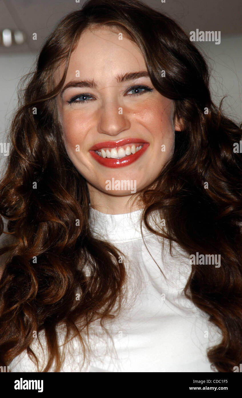 K31448AR. SD06/26/2003..MEET LANCOME MODEL ELIZABETH JAGGER AT ...