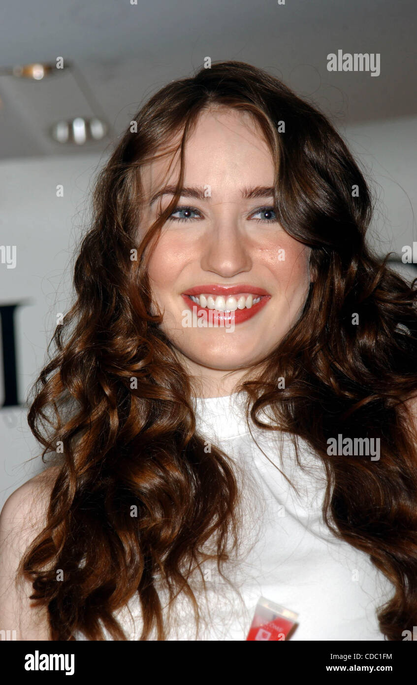 K31448AR. SD06/26/2003..MEET LANCOME MODEL ELIZABETH JAGGER AT ...