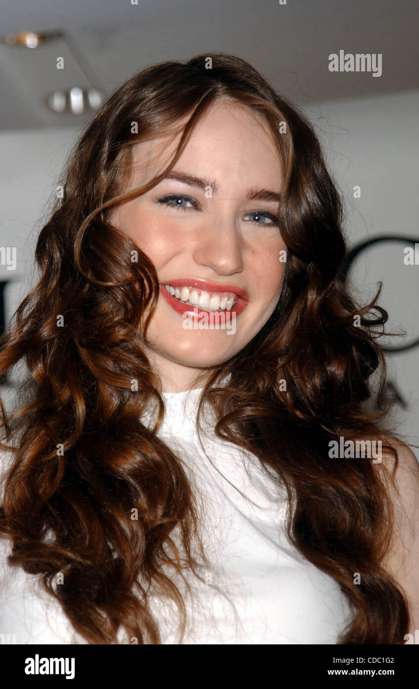 K31448AR. SD06/26/2003..MEET LANCOME MODEL ELIZABETH JAGGER AT ...