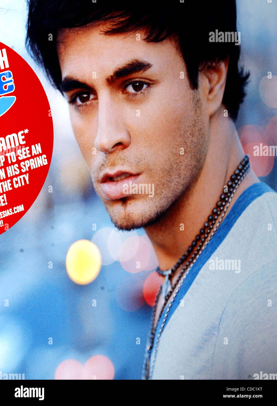 K34315AR.ENRIQUE IGLESIAS CD SIGNING AT FYE ROCEFELLER CENTER , NEW ...