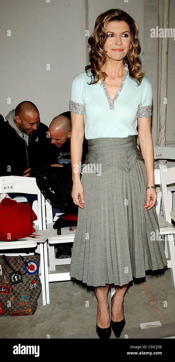 K35318AR.OLYMPUS FASHION WEEK: GARY GRAHAM FALL 2004 COLLECTION AT MAO ...