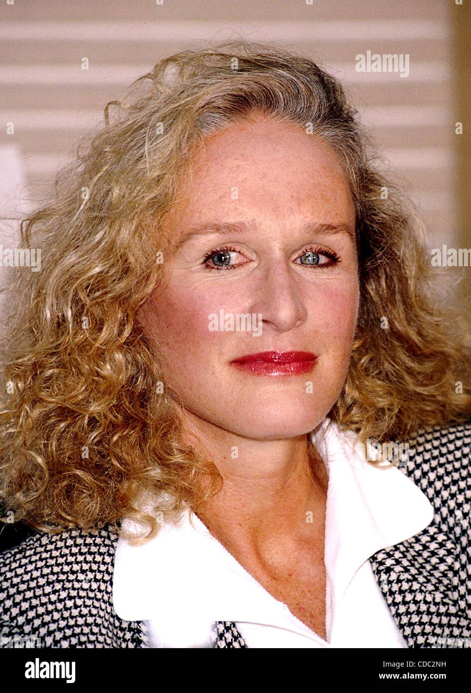 L6008AR. SD07/14/1993.PRESSER FOR MOVIE ''THE PAPER''.GLENN CLOSE ...