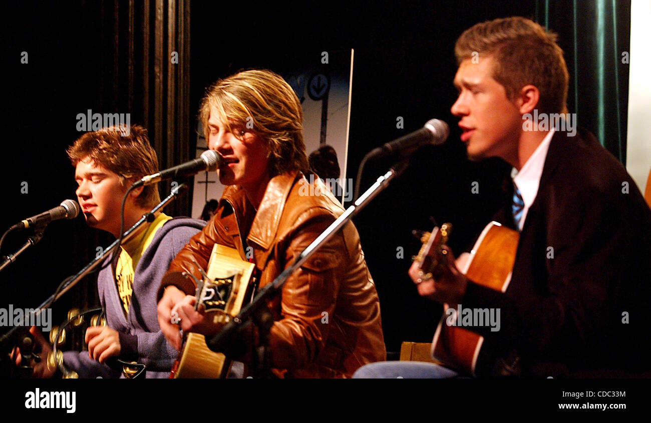 K33105AR.HANSON APPEARED AT BOTTOM LINE TO ANNOUCE THEIR UPCOMING ...