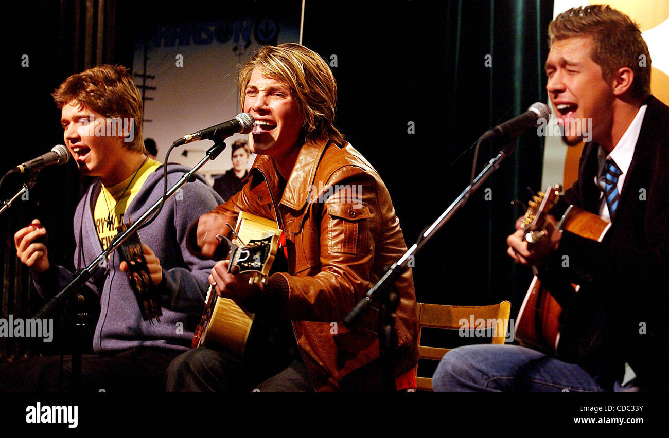 K33105AR.HANSON APPEARED AT BOTTOM LINE TO ANNOUCE THEIR UPCOMING ...