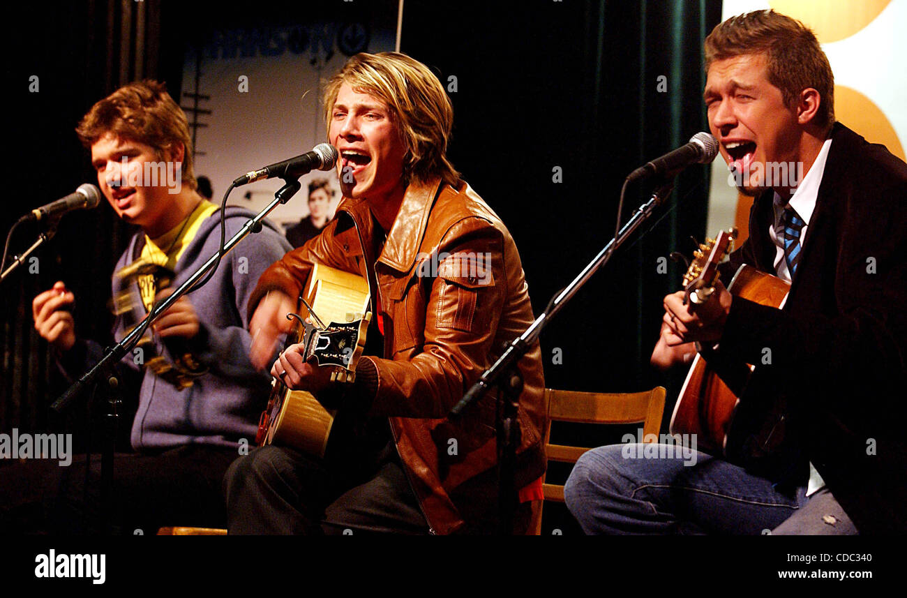 K33105AR.HANSON APPEARED AT BOTTOM LINE TO ANNOUCE THEIR UPCOMING ...