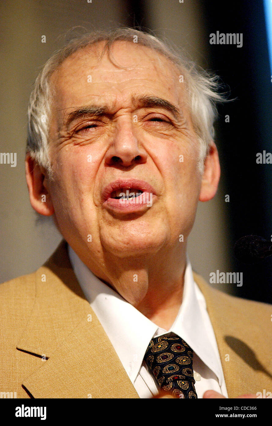 K36745AR.HAROLD BLOOM READS FROM POETRY ANTHOLOGY, ''THE BEST POEMS OF ...