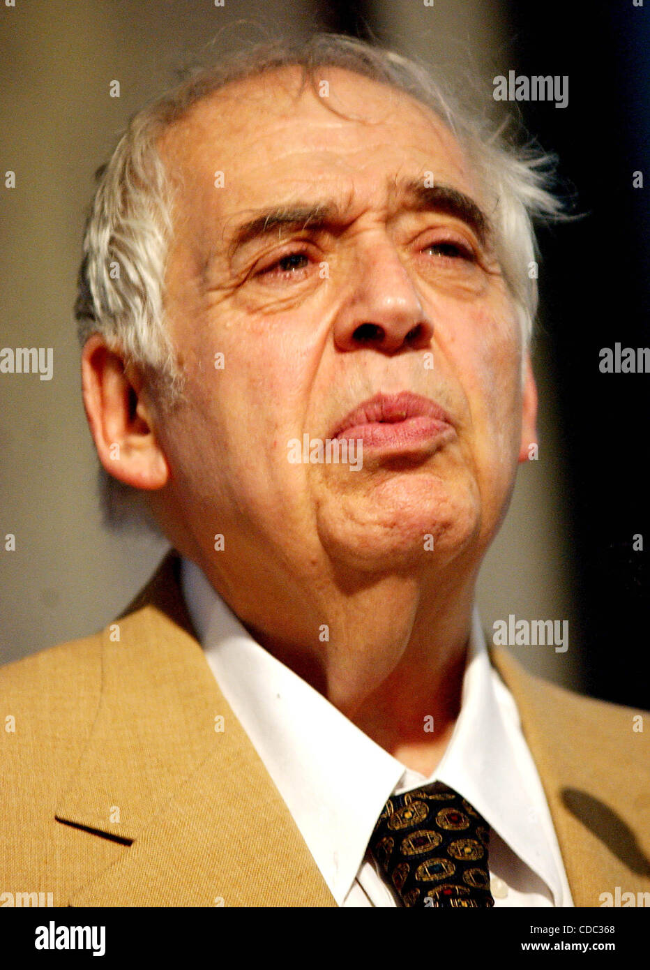 K36745AR.HAROLD BLOOM READS FROM POETRY ANTHOLOGY, ''THE BEST POEMS OF ...