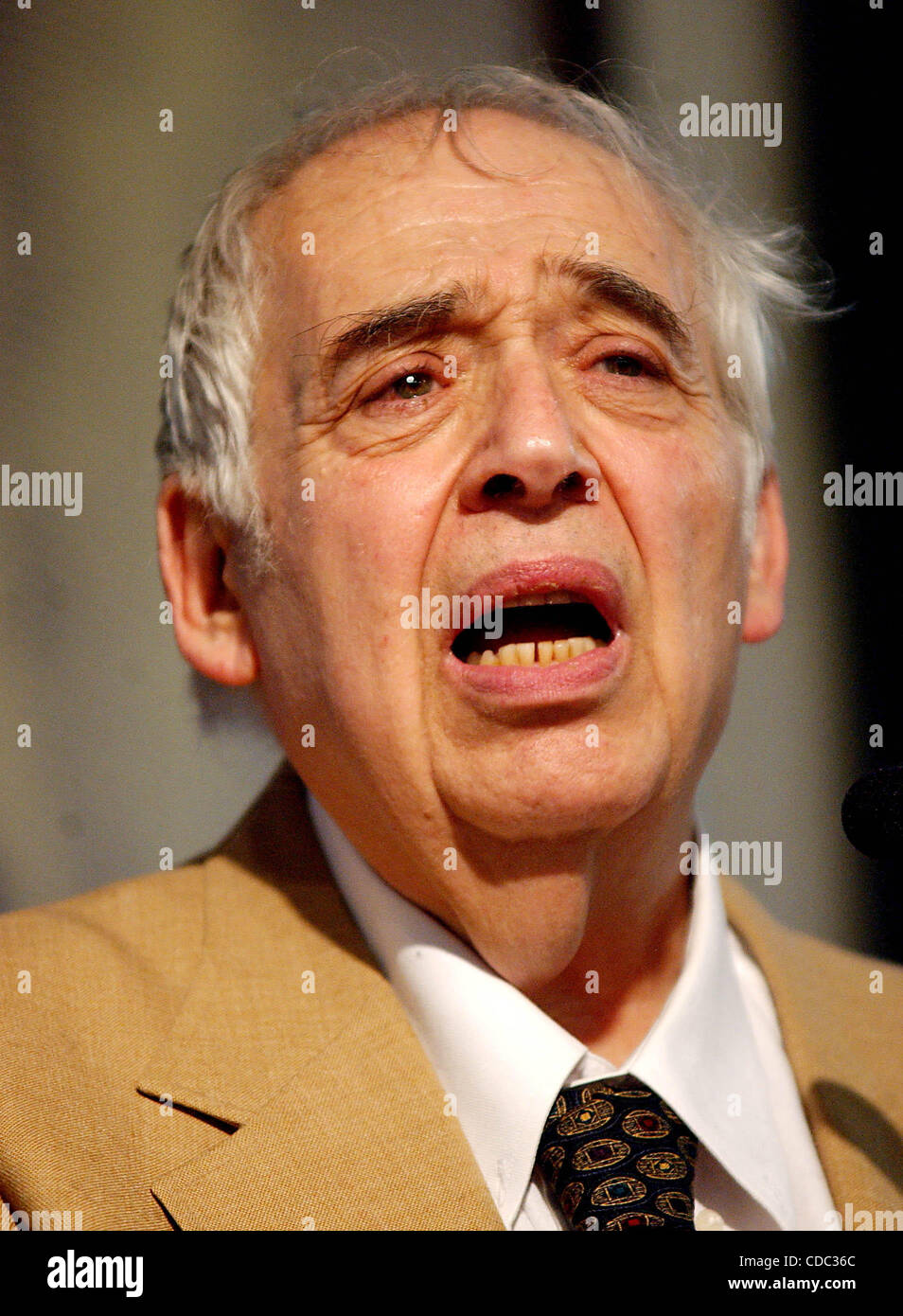 K36745AR.HAROLD BLOOM READS FROM POETRY ANTHOLOGY, ''THE BEST POEMS OF ...