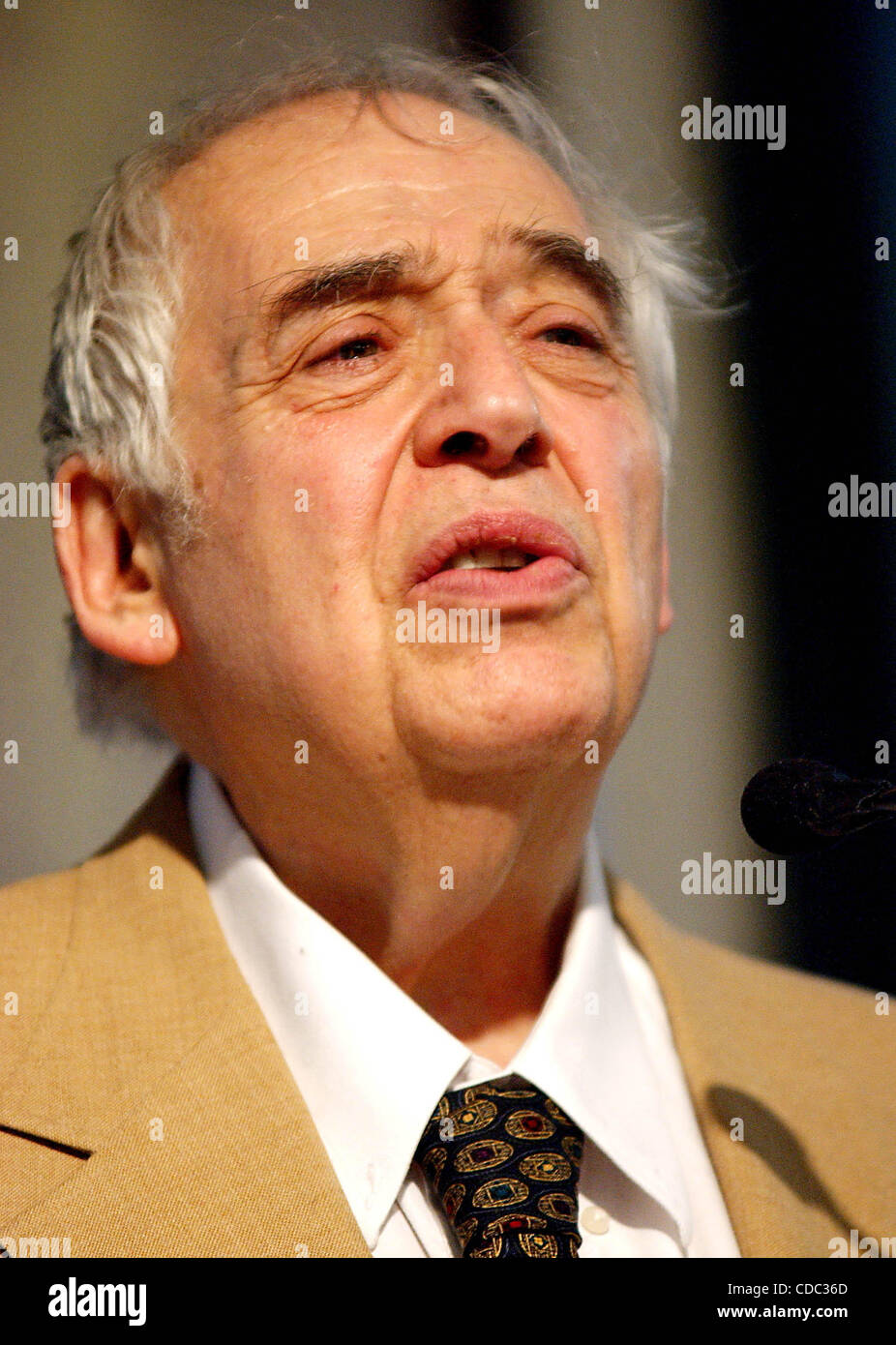 K36745AR.HAROLD BLOOM READS FROM POETRY ANTHOLOGY, ''THE BEST POEMS OF ...