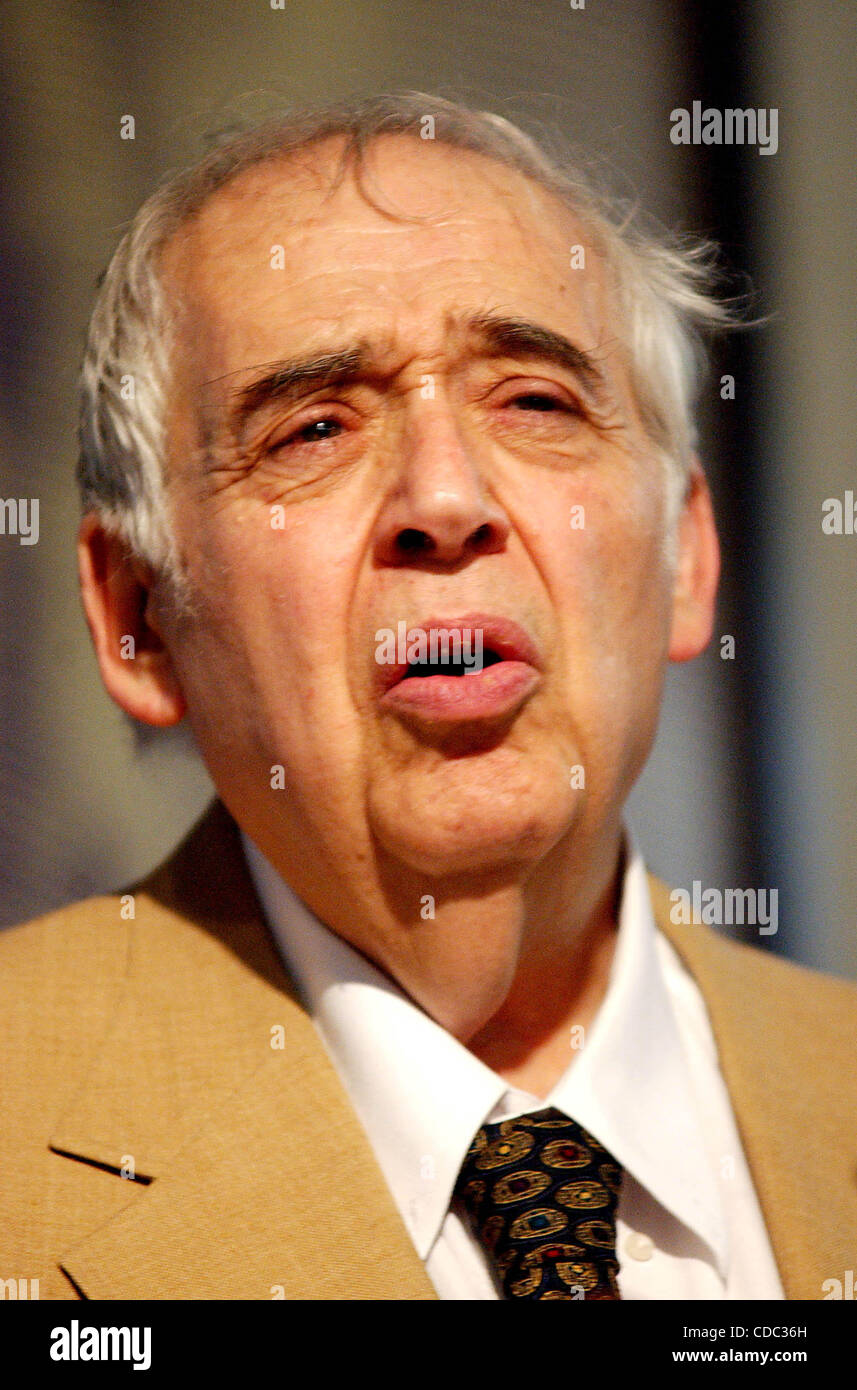 K36745AR.HAROLD BLOOM READS FROM POETRY ANTHOLOGY, ''THE BEST POEMS OF ...