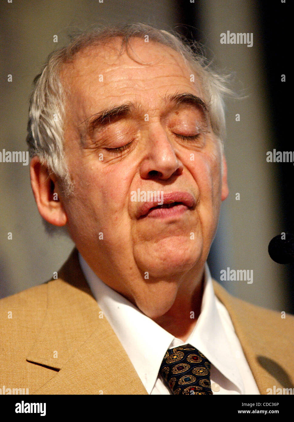 K36745AR.HAROLD BLOOM READS FROM POETRY ANTHOLOGY, ''THE BEST POEMS OF ...
