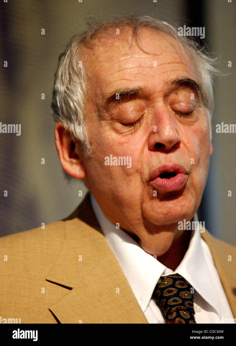 K36745AR.HAROLD BLOOM READS FROM POETRY ANTHOLOGY, ''THE BEST POEMS OF ...