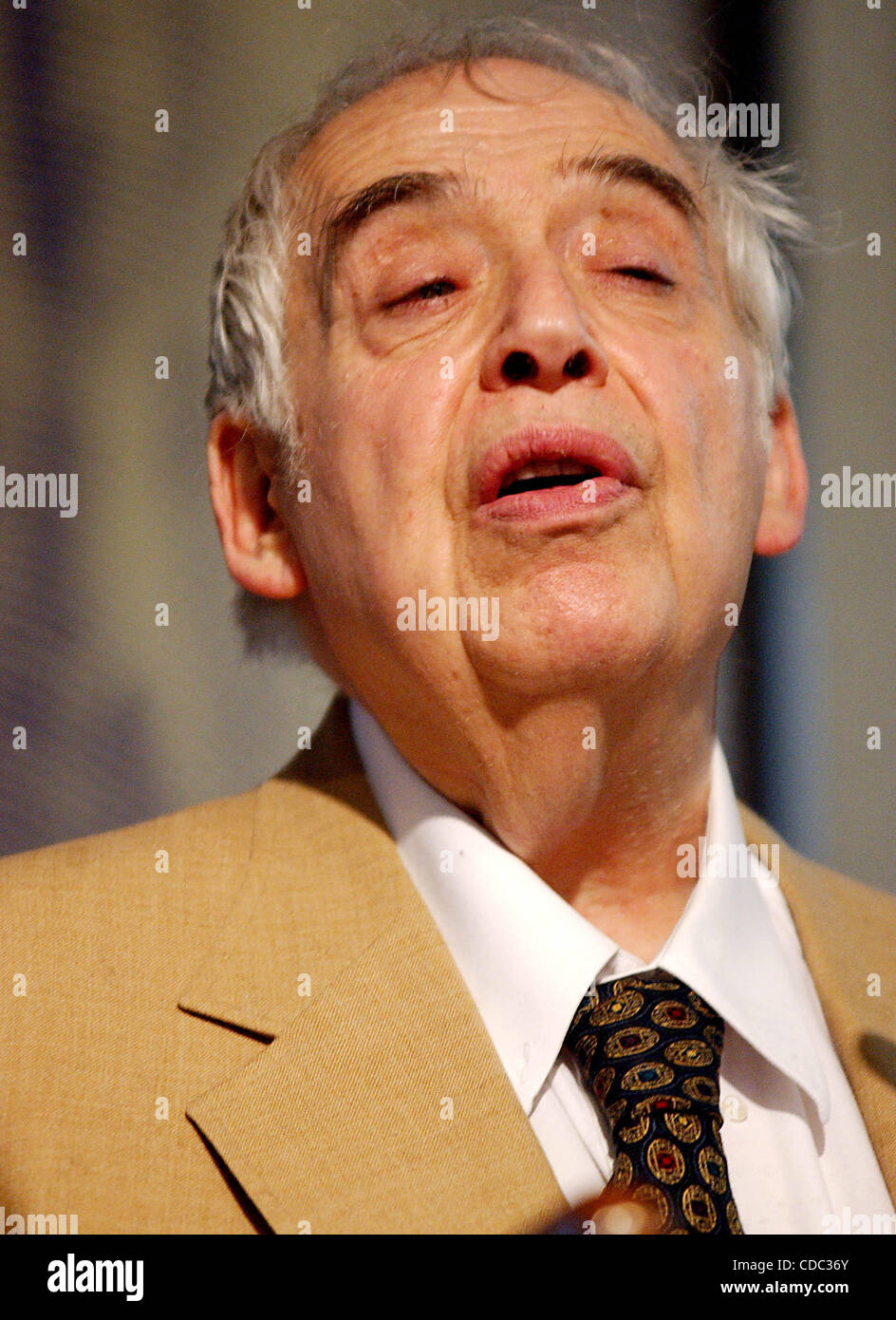 K36745AR.HAROLD BLOOM READS FROM POETRY ANTHOLOGY, ''THE BEST POEMS OF ...