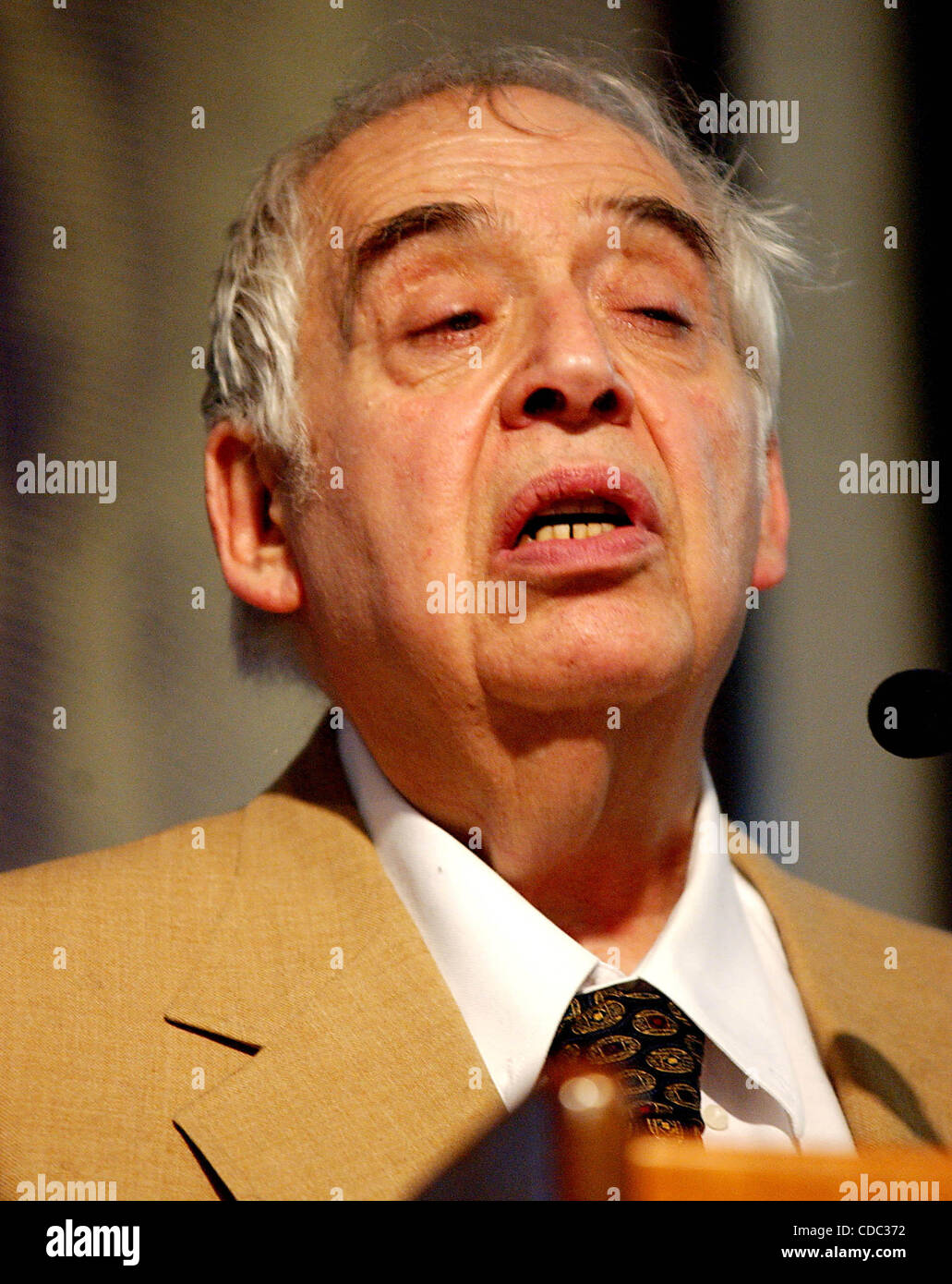 K36745AR.HAROLD BLOOM READS FROM POETRY ANTHOLOGY, ''THE BEST POEMS OF ...