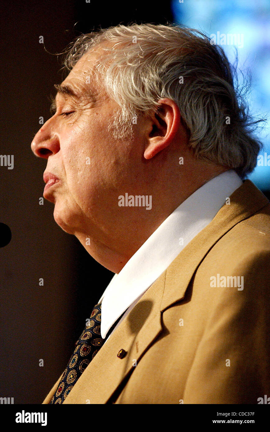 K36745AR.HAROLD BLOOM READS FROM POETRY ANTHOLOGY, ''THE BEST POEMS OF ...