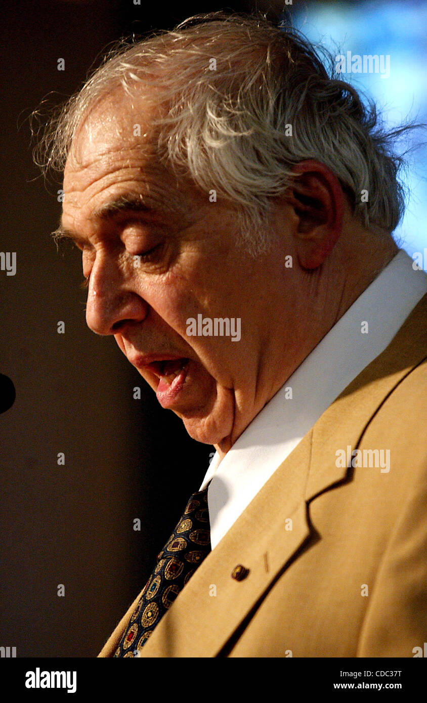 K36745AR.HAROLD BLOOM READS FROM POETRY ANTHOLOGY, ''THE BEST POEMS OF ...