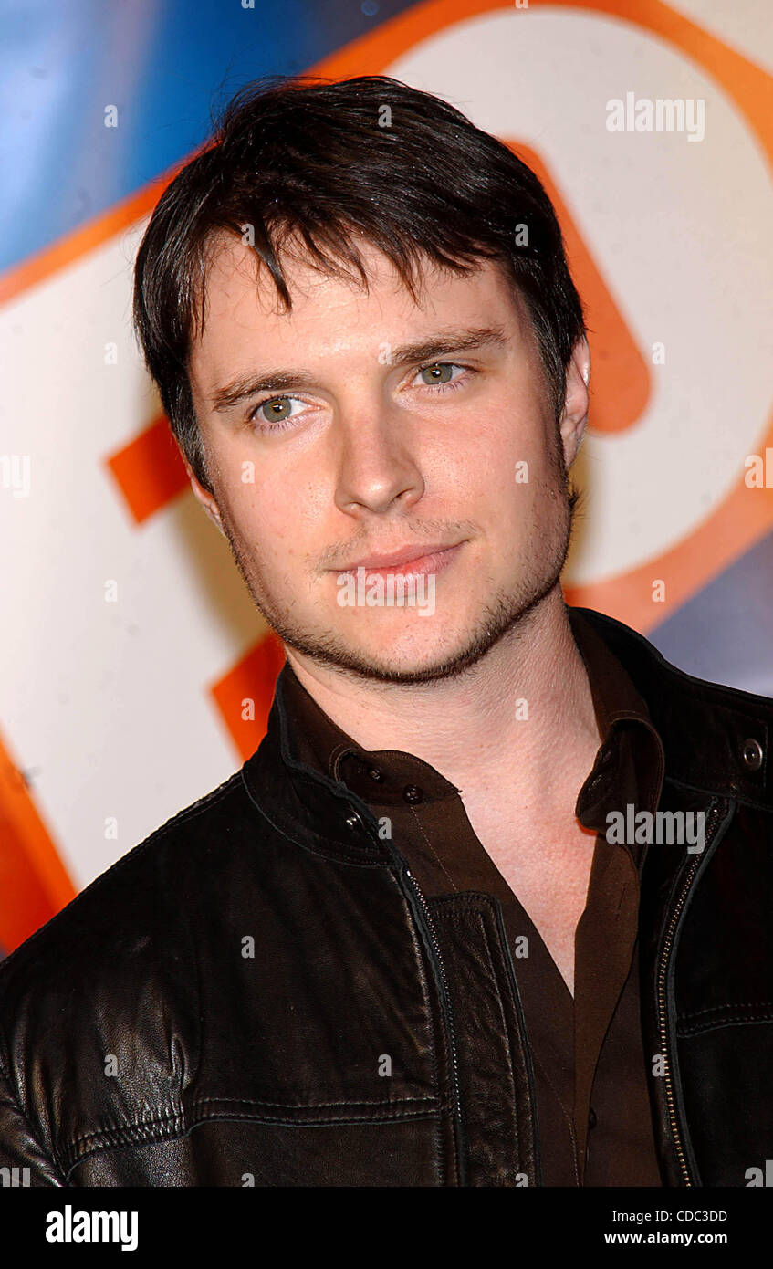 K30687AR. SD05/15/2003..FOX 2003-2004 UPFONT AT GRAND CENTRAL STATION ...