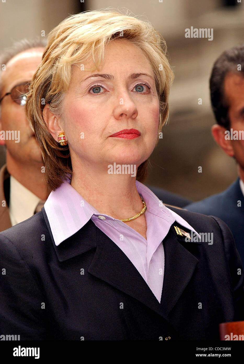 K38622AR.HILLARY RODHAM CLINTON IN FRONT OF NYSE TO ASK WHITE HOUSE FOR ...