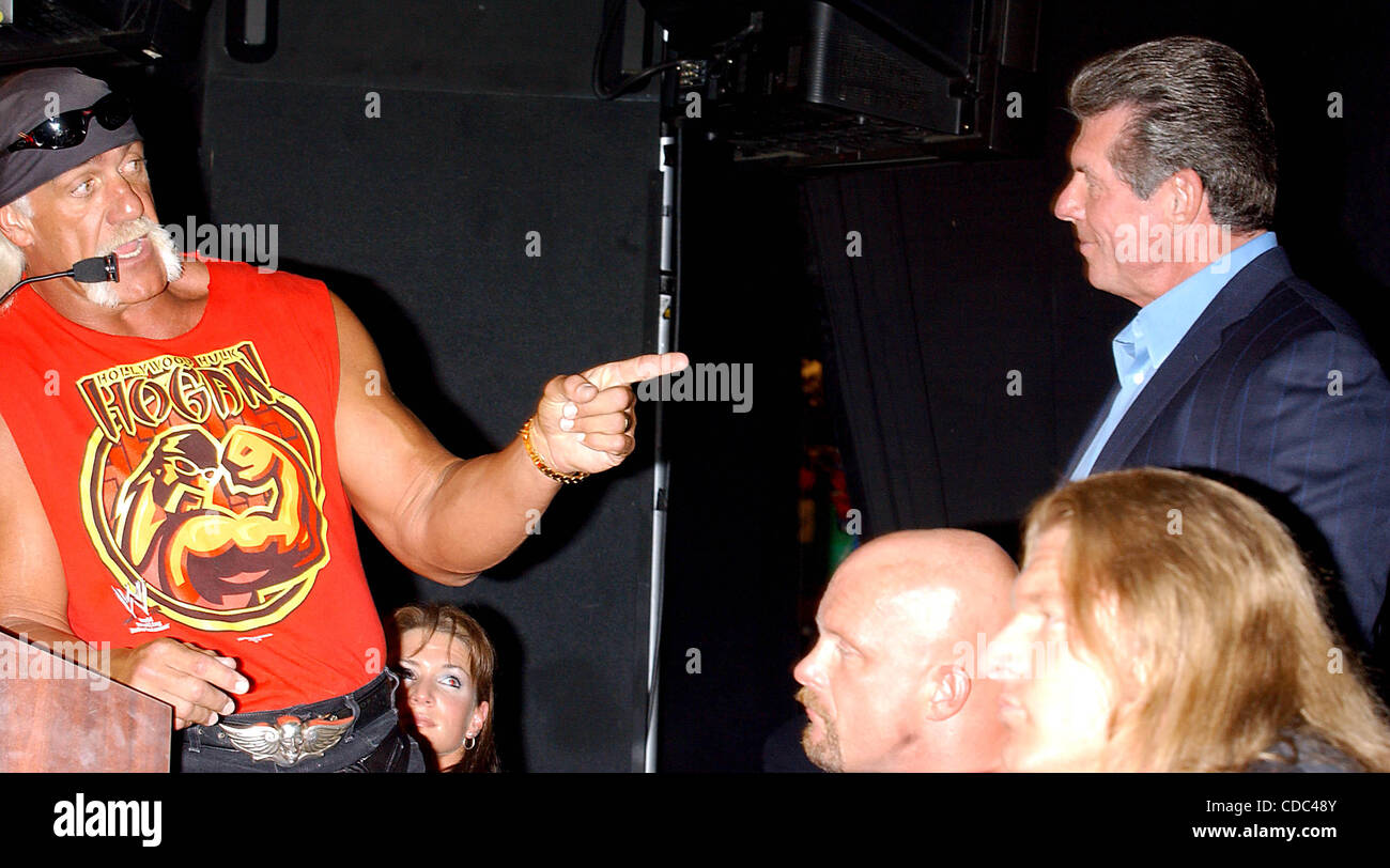 HULK HOGAN VINCE McMAHON.K29656AR SD0318.PRESS CONFERENCE ANNOUNCING ...