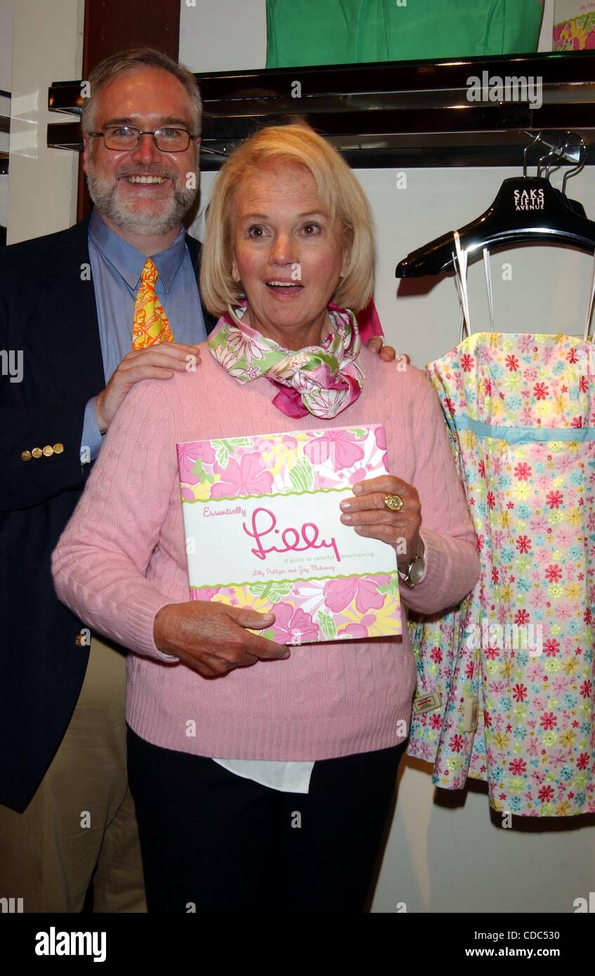 K36690AR.LILLY PULITZER SIGNING COPIES OF ESSENTIALLY LILLY A GUIDE TO ...