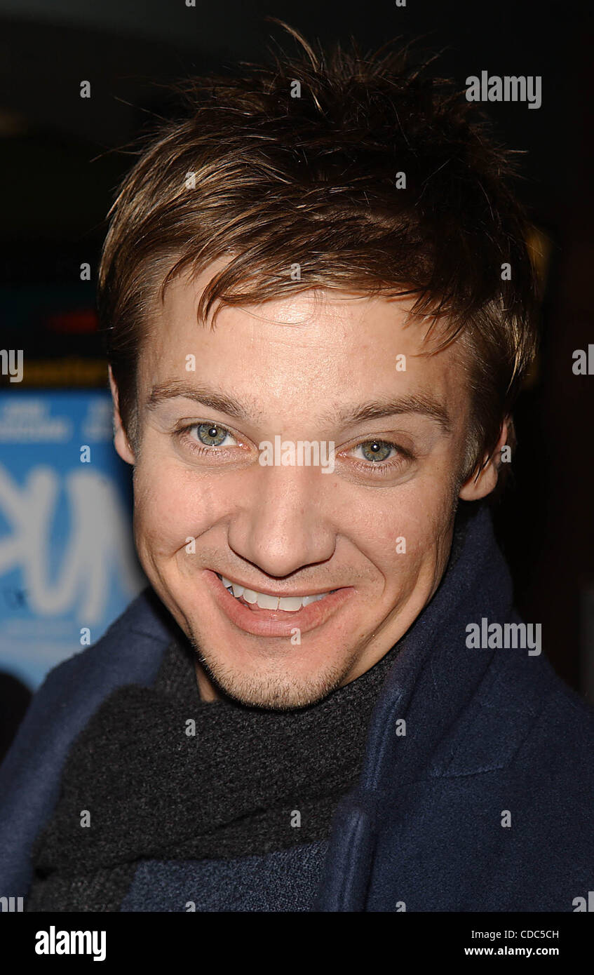 Jeremy renner hi-res stock photography and images - Alamy