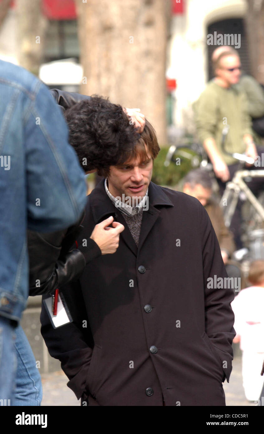 K29665AR SD0318.JIM CARREY .ON LOCATION FILMING HIS NEW MOVIE.''THE ...