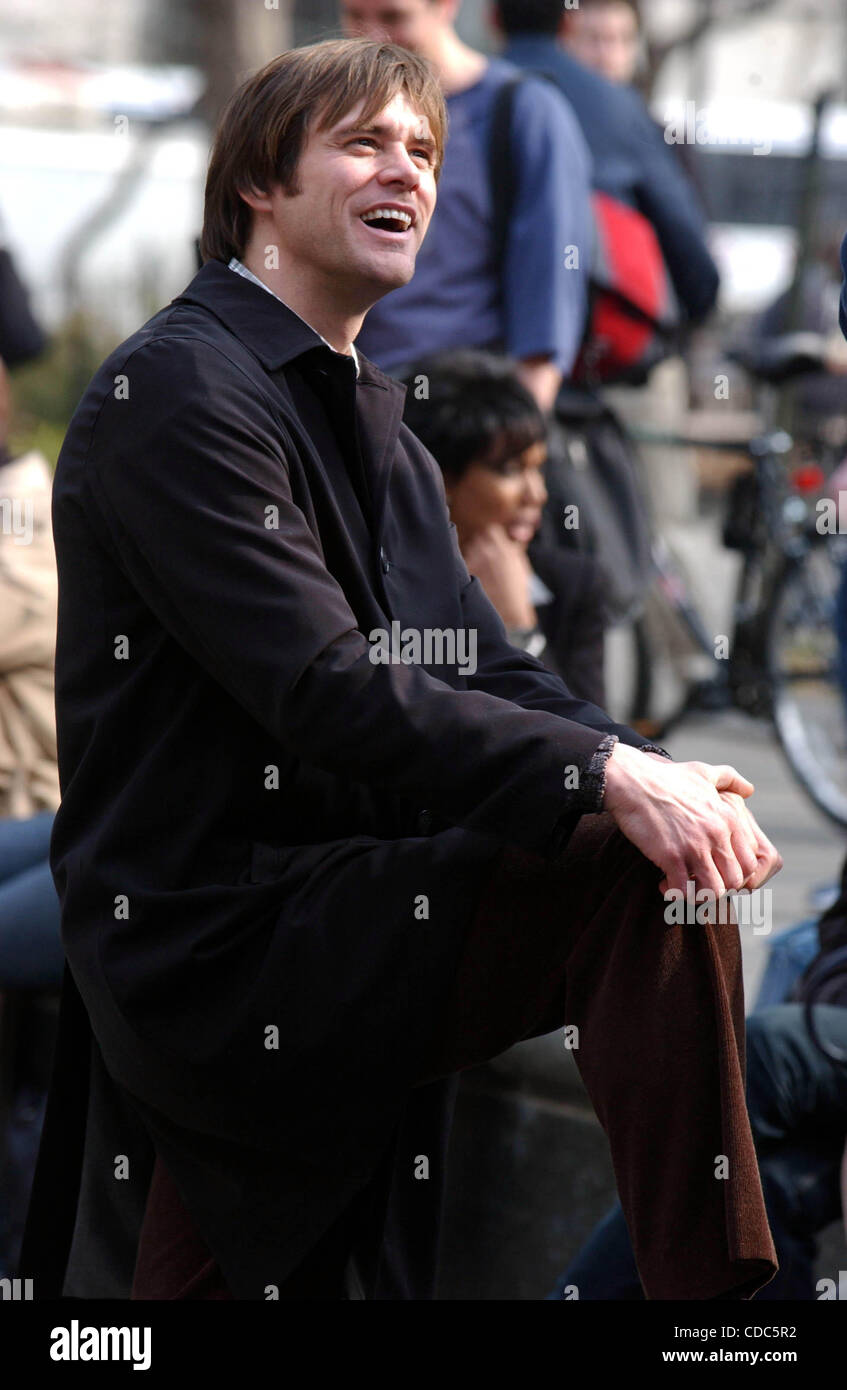 K29665AR SD0318.JIM CARREY .ON LOCATION FILMING HIS NEW MOVIE.''THE ...