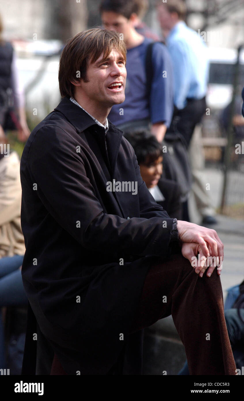 K29665AR SD0318.JIM CARREY .ON LOCATION FILMING HIS NEW MOVIE.''THE ...