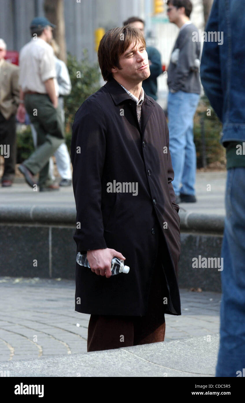 K29665AR SD0318.JIM CARREY .ON LOCATION FILMING HIS NEW MOVIE.''THE ...