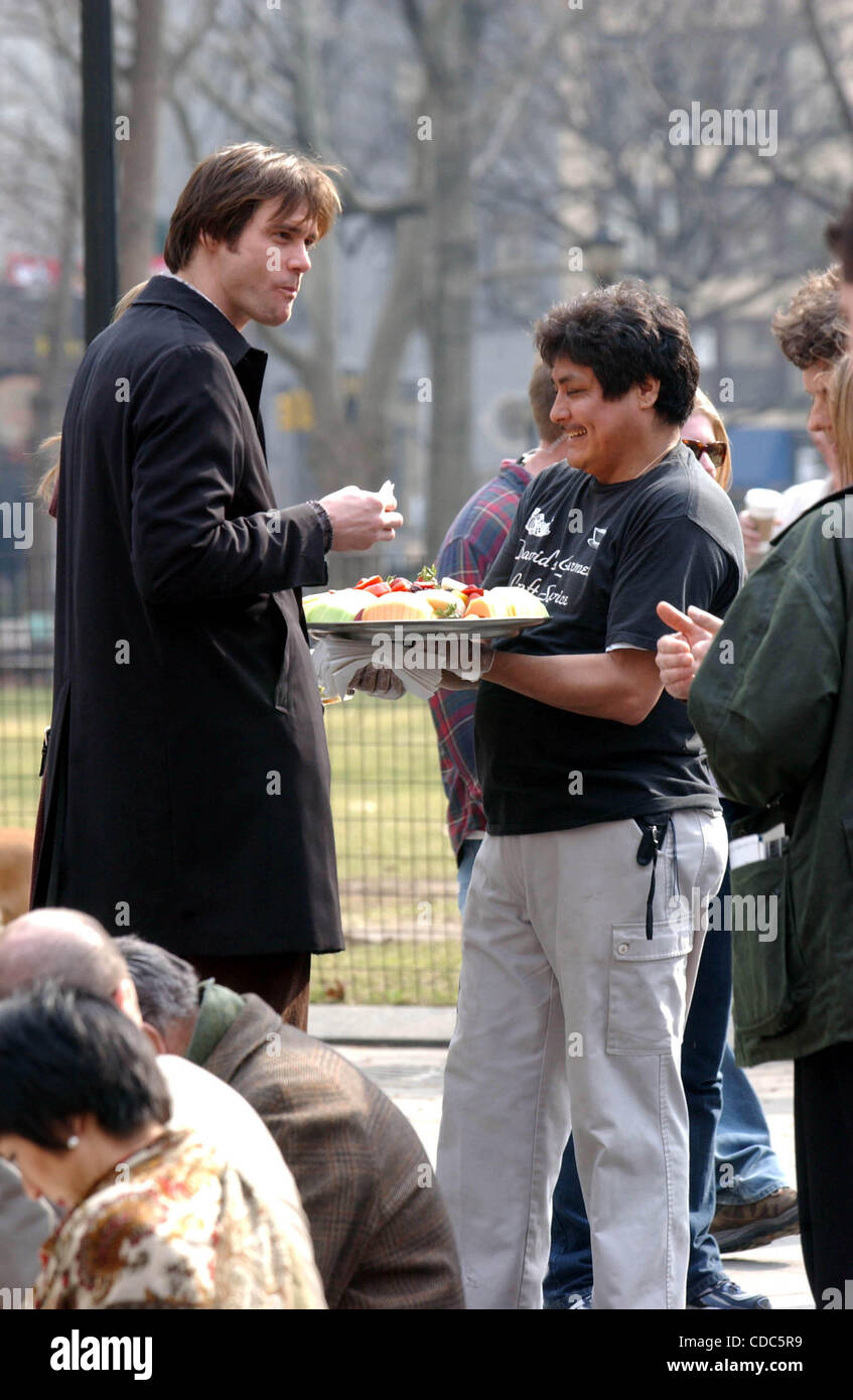 K29665AR SD0318.JIM CARREY .ON LOCATION FILMING HIS NEW MOVIE.''THE ...