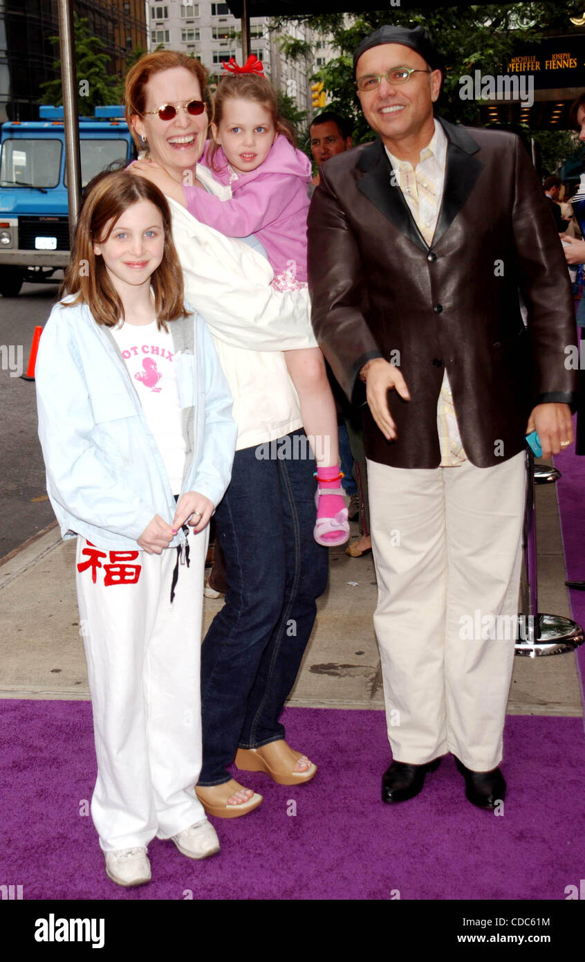 Sinbad with family hi-res stock photography and images - Alamy