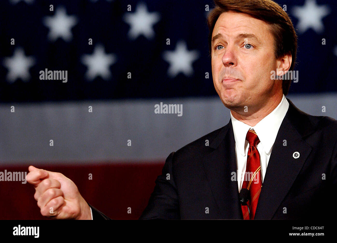 K35693AR.JOHN EDWARDS CAMPAIGNING FOR PRESIDENT AT COLUMBIA UNIVERSITY ...
