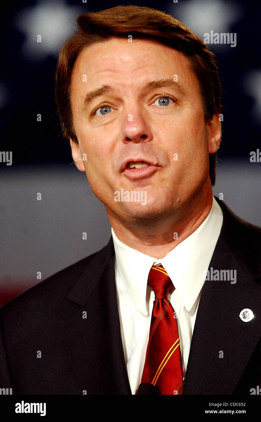 K35693AR.JOHN EDWARDS CAMPAIGNING FOR PRESIDENT AT COLUMBIA UNIVERSITY ...