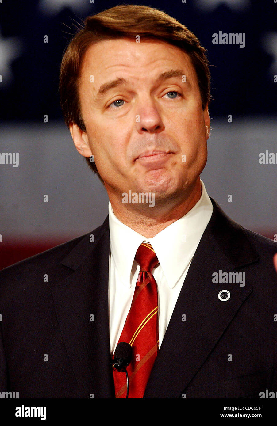 K35693AR.JOHN EDWARDS CAMPAIGNING FOR PRESIDENT AT COLUMBIA UNIVERSITY ...