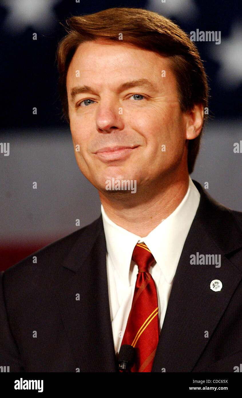 K35693AR.JOHN EDWARDS CAMPAIGNING FOR PRESIDENT AT COLUMBIA UNIVERSITY ...