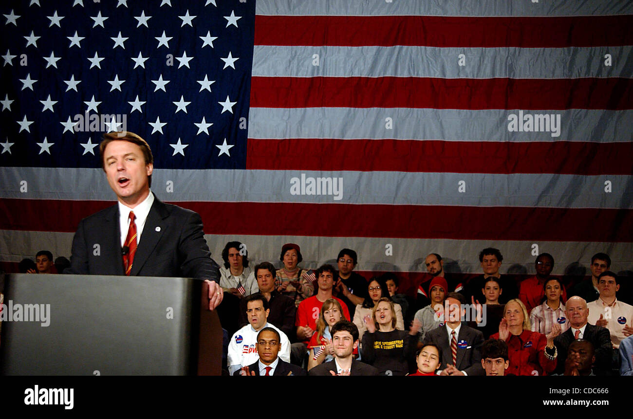 K35693AR.JOHN EDWARDS CAMPAIGNING FOR PRESIDENT AT COLUMBIA UNIVERSITY ...